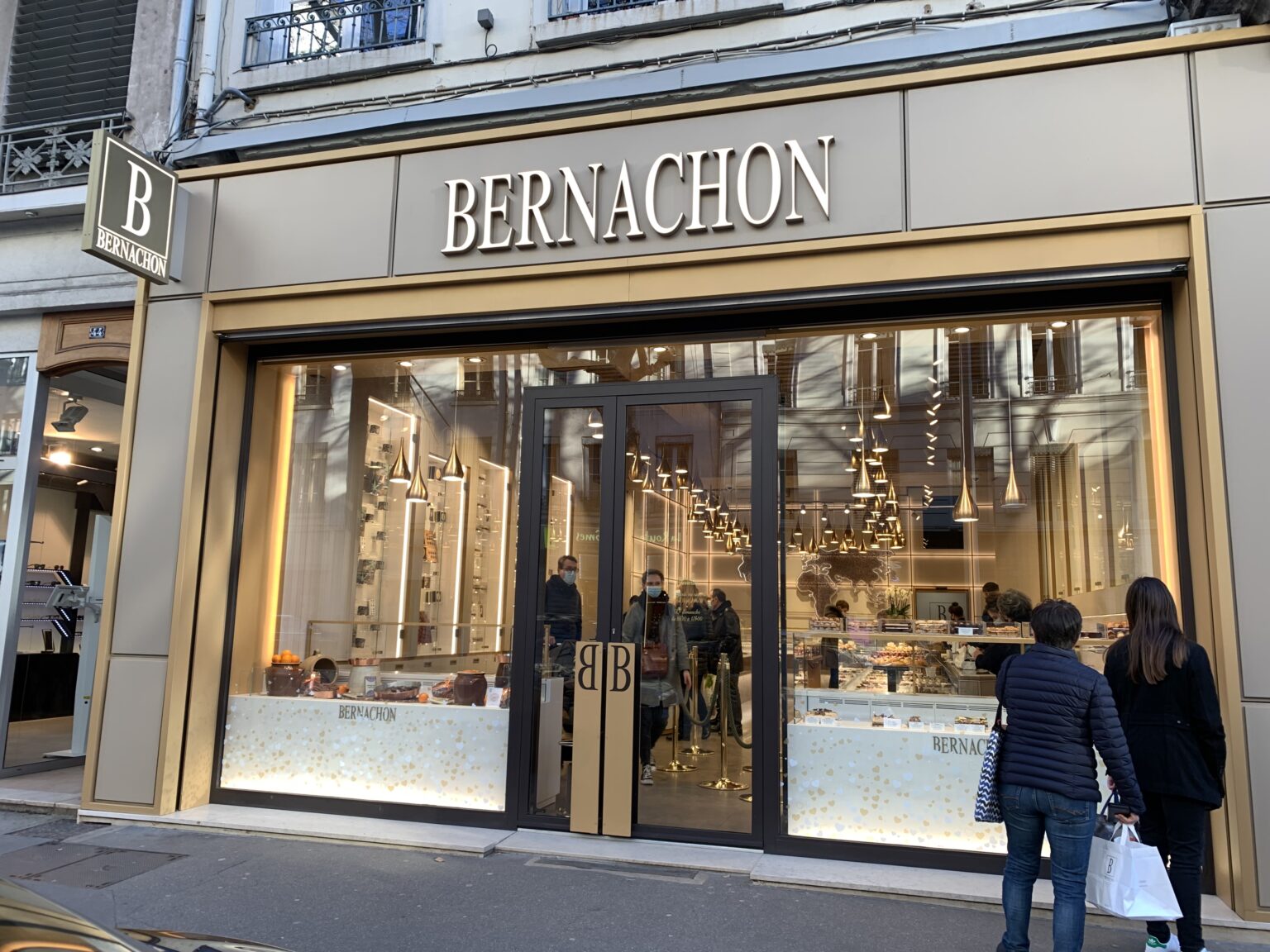 日本でも大人気のショコラトリー「BERNACHON（ベルナシオン）」で朝のカフェタイムしてきたよ！ in Lyon - 旅時々ワイン