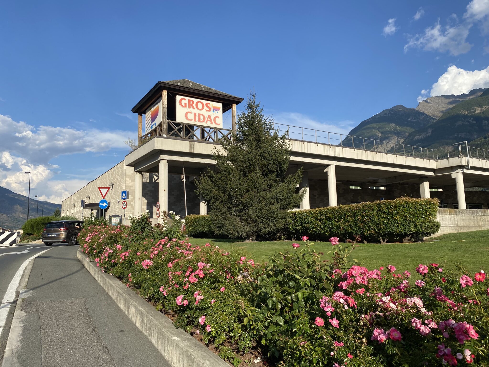 「Aosta (アオスタ)」のスーパーマーケット「Gros Cidac Store」〜ジュネーブから日帰りで行けるイタリア〜 - 旅時々ワイン