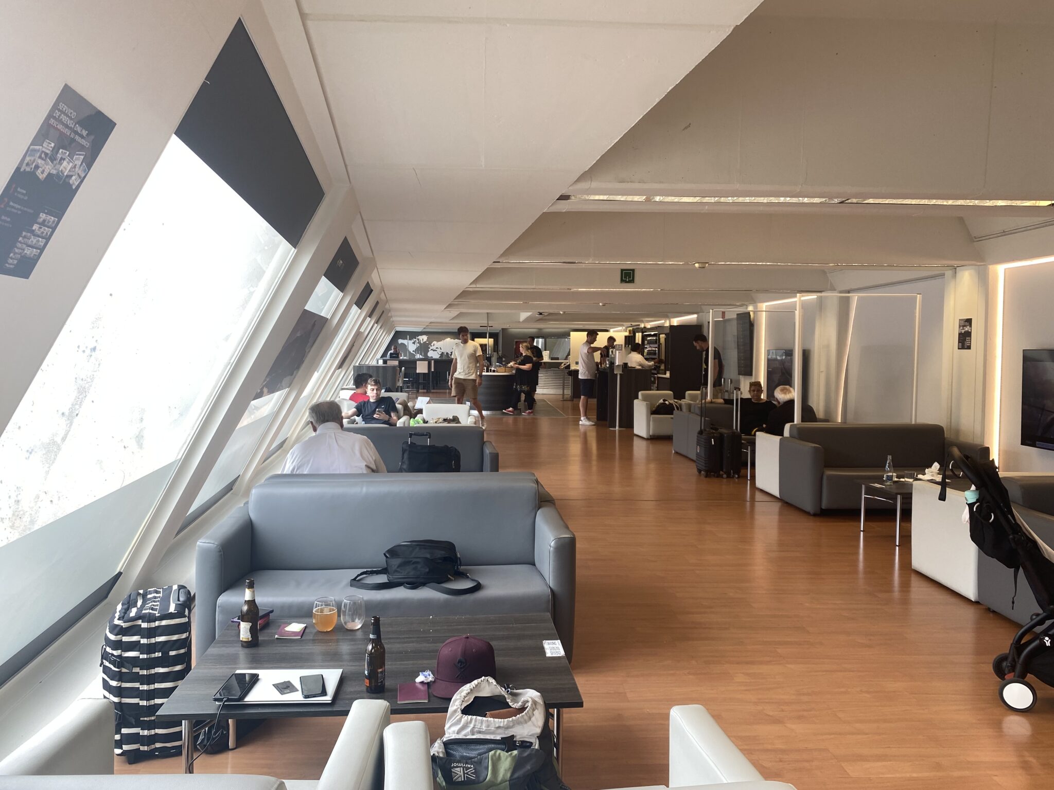 「AENA Sala VIP」ラウンジに行ってきたよ！ in ビルバオ空港 - 旅時々ワイン