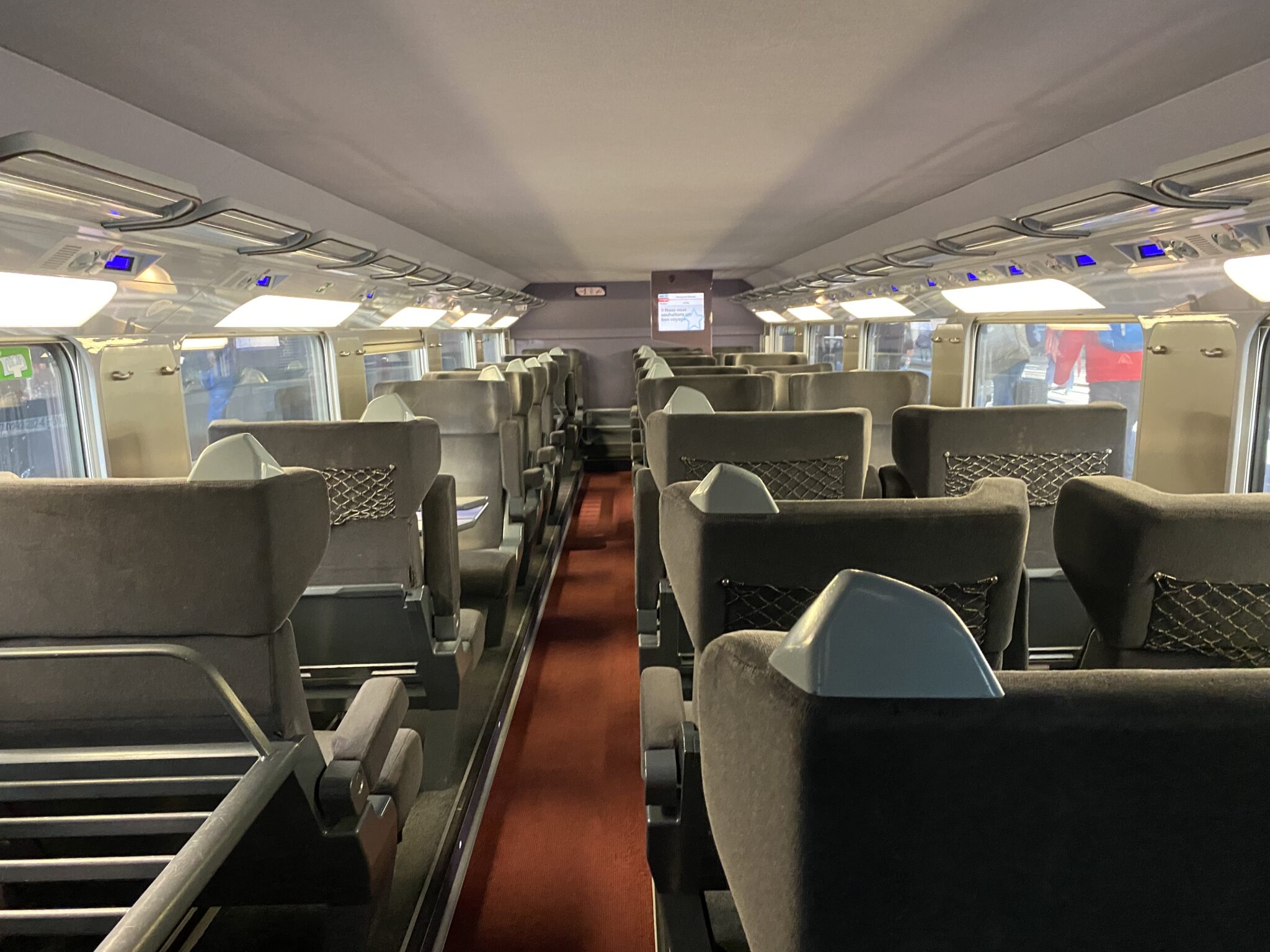 ジュネーブ→パリ・TGV（高速電車）の1等車の全容をご紹介！ - 旅時々ワイン